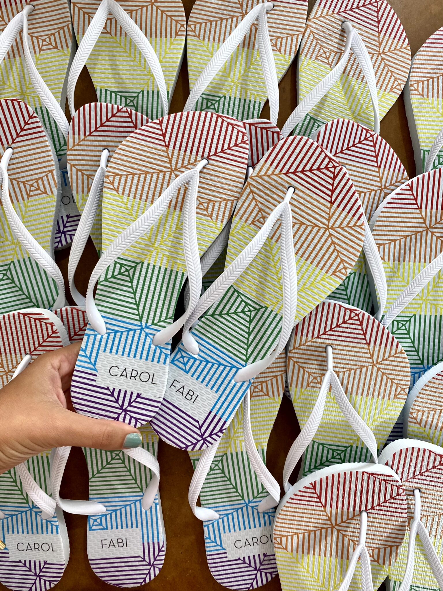 👡 Por que escolher o chinelo personalizado ideal para seu evento ...